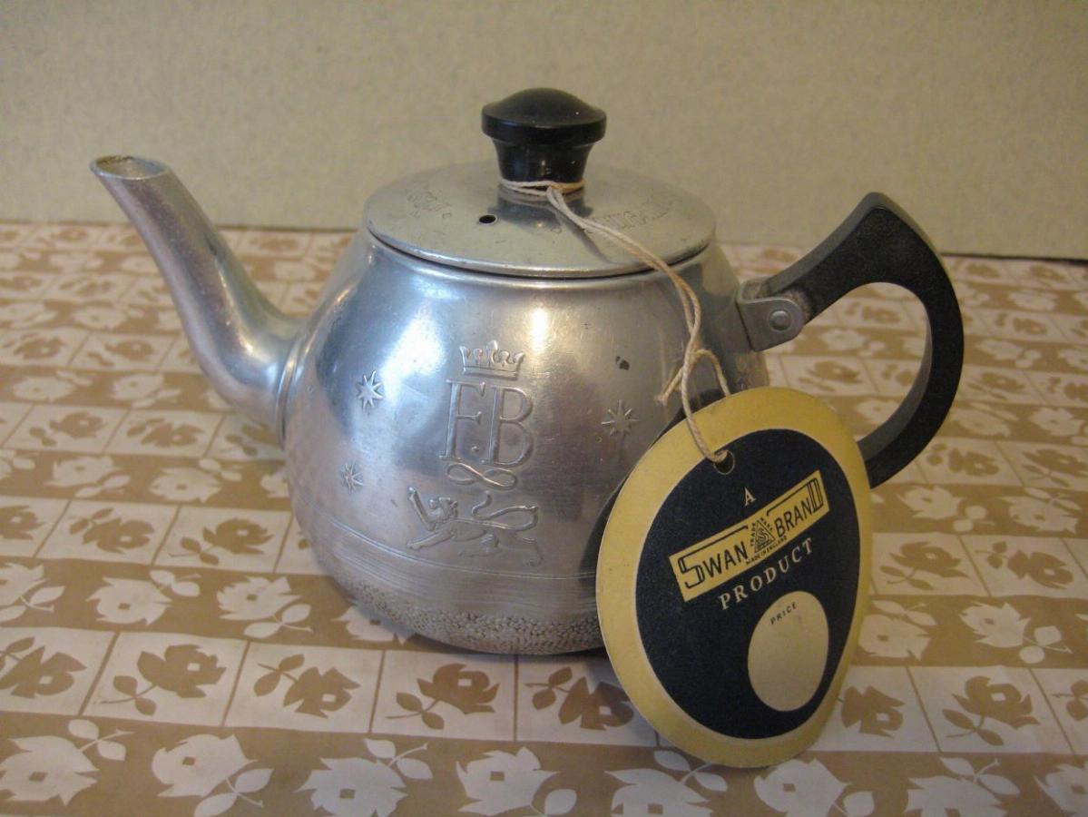 Festival of Britain Tea pot, Swan brand, 2 person